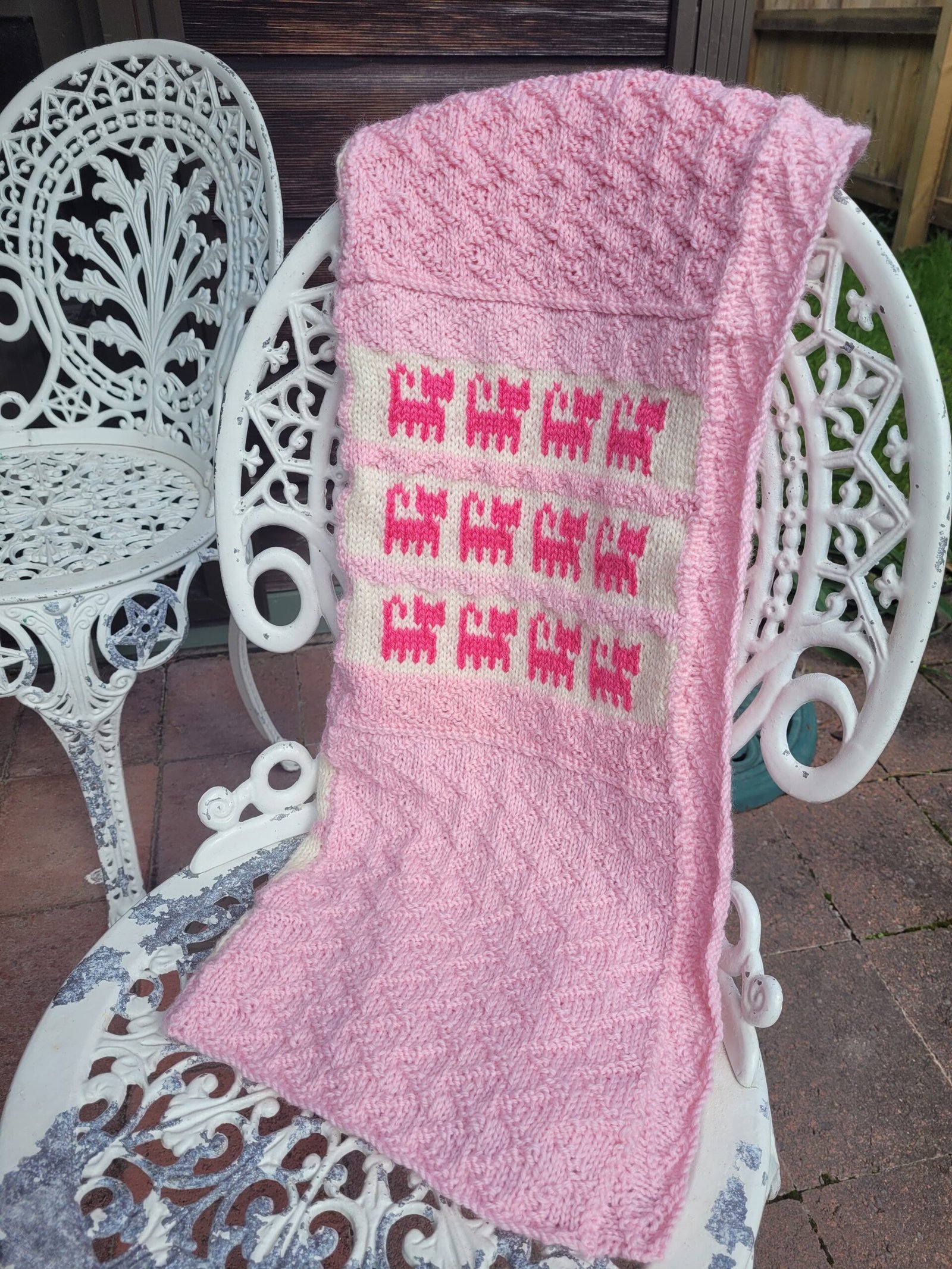 Kitty Kat baby rug in 8 ply knitting pattern – Clever Hands Knitting